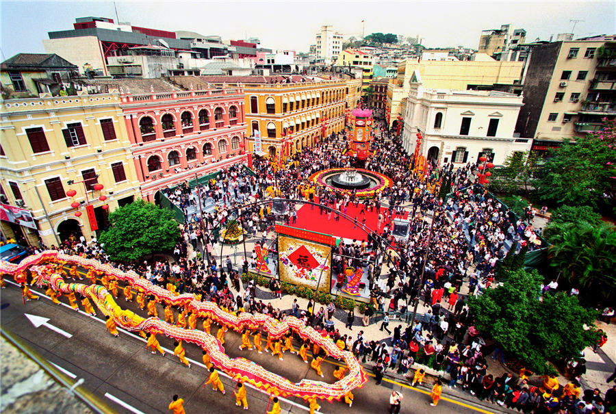 Photo exhibition celebrates anniversary of Macao's return